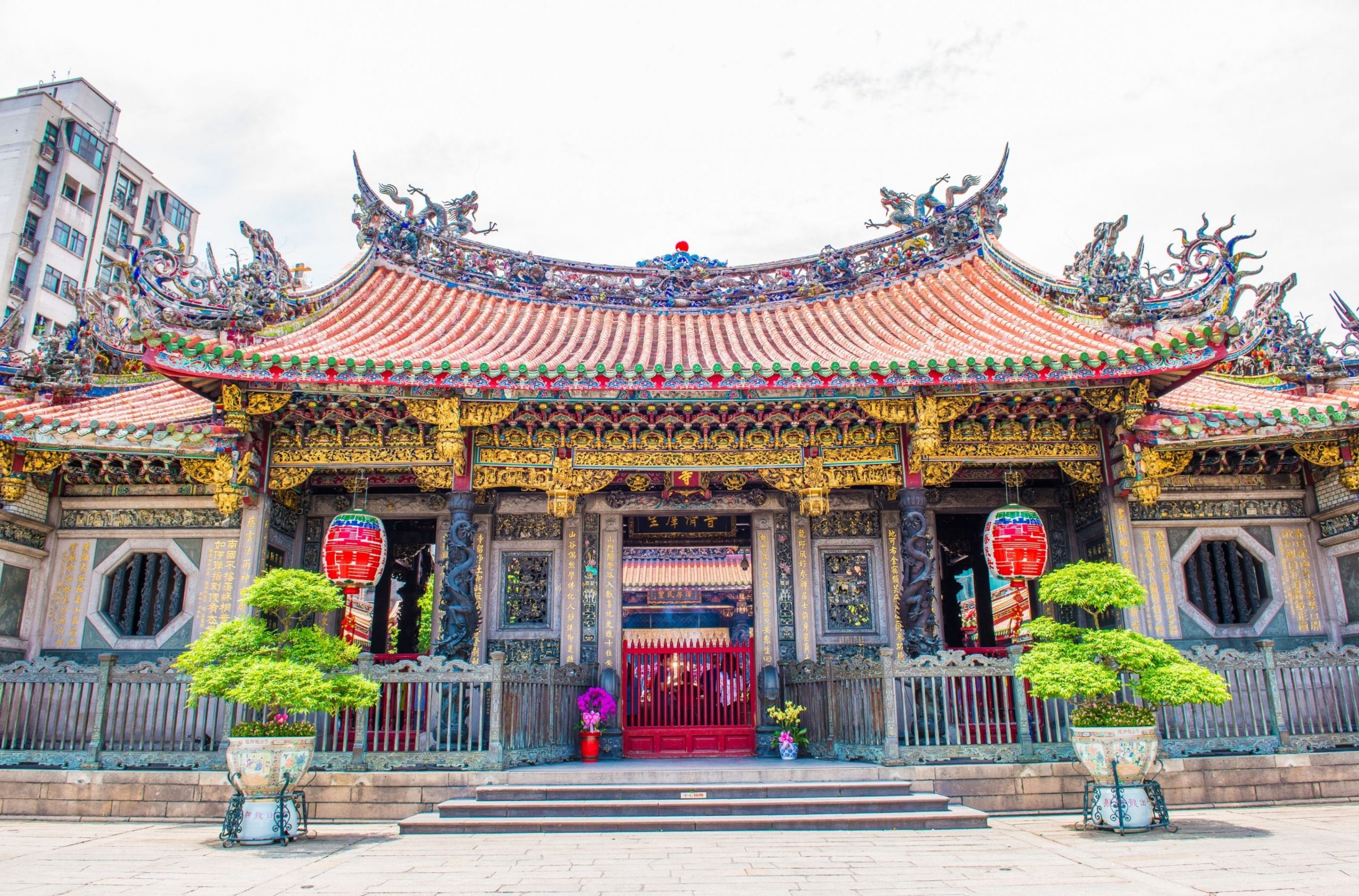 Longshan Temple Taipei, Taiwan - Getty Images , Canva (8) - Mushroom Travel